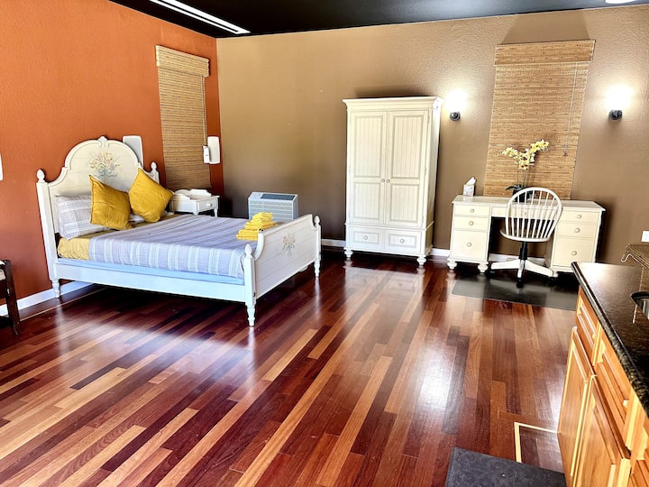 One Room Suite With Kitchenette - San Jose, CA