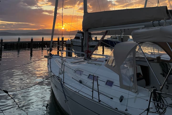Romantic Yacht Retreat - Five Islands