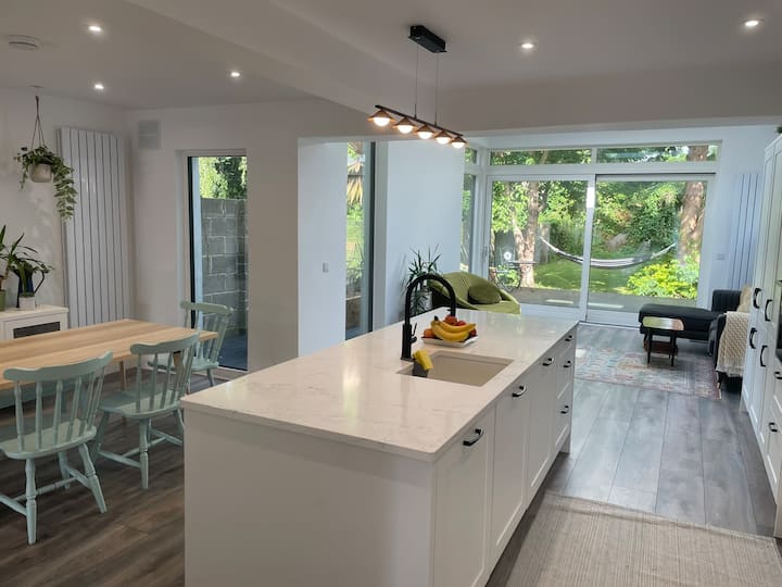 Fab Family House, Huge Garden - Bray