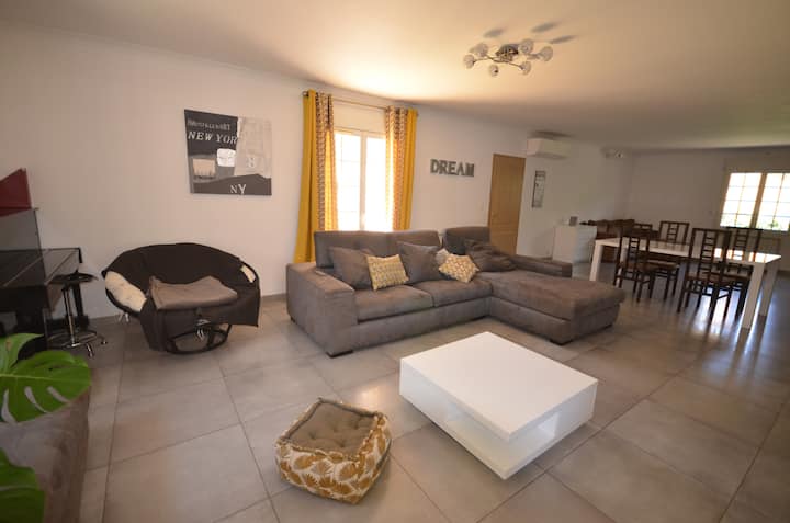 Maison 7 Pièces, 4 Chambres Avec Piscine - Le Grau-du-Roi