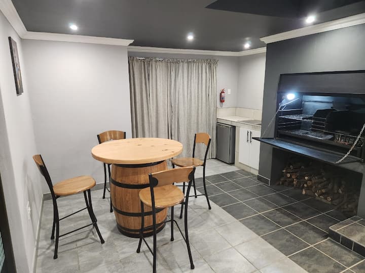 Cosy Indoor- Entertainment Holiday Apartment - Maseru