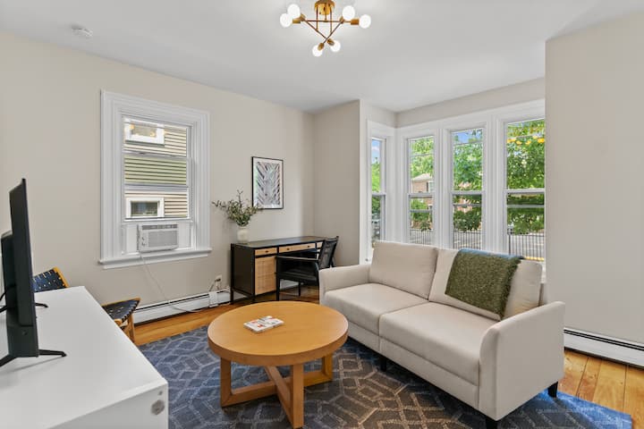 Modern Hip Downtown Apartment - Providence, RI