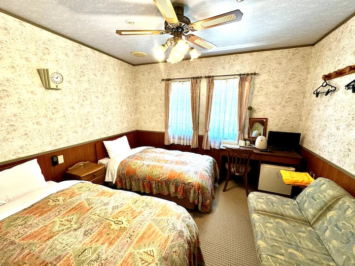 Free Shuttle To The Ski Resort En-suite Twin Room - Myoko