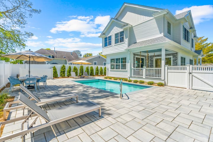 49 Clover Lane, 3 Beds, 3.5 Baths, Pool & Firepit - Mashpee, MA