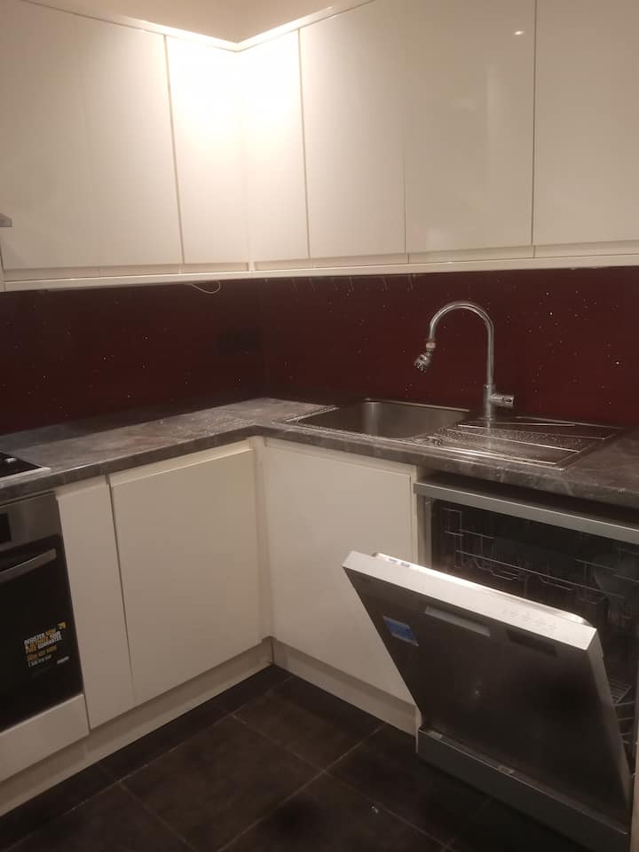 2 Bedroom House - London - Epsom