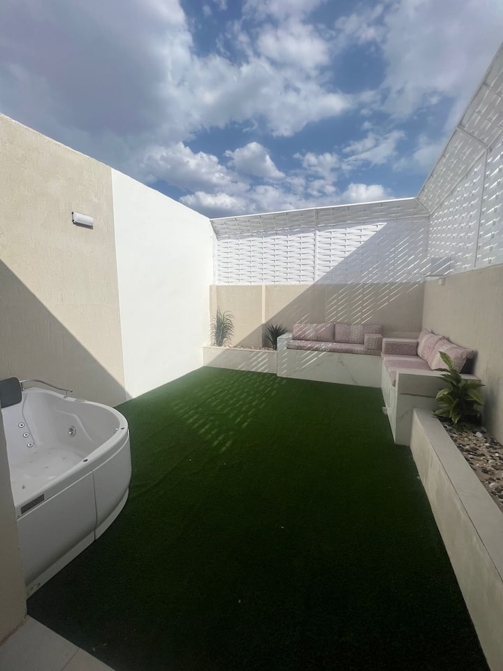 شقه بغرفه نوم وصاله وجلسه خارجيه مع جاكوزي #12 - Medina