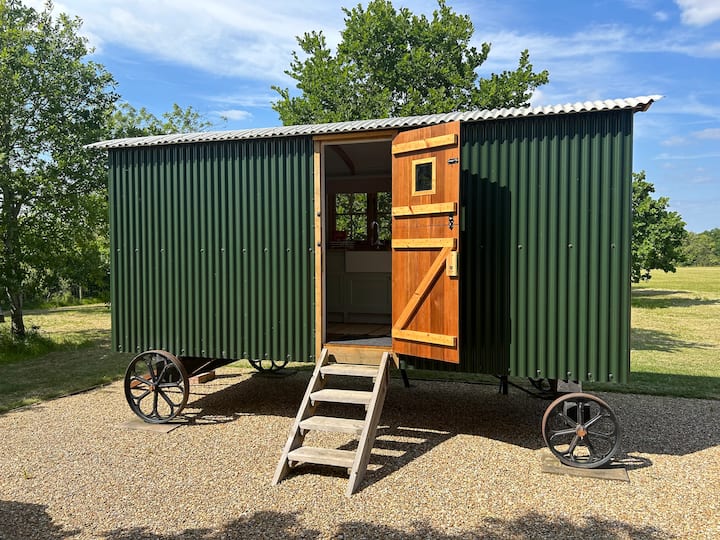 Oaklands Shepherd Hut 2 - South Downs