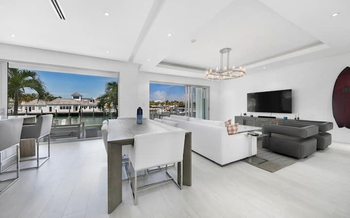 Luxury Marina & Beach Villa @ Palm Cay - The Bahamas
