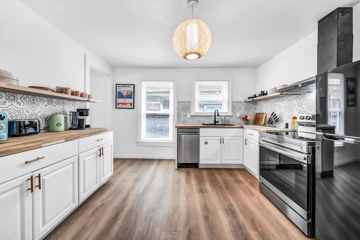 Arcade, 7bdrm, 3baths, 2 Kitchens, Mins To Falls - Niagara Falls