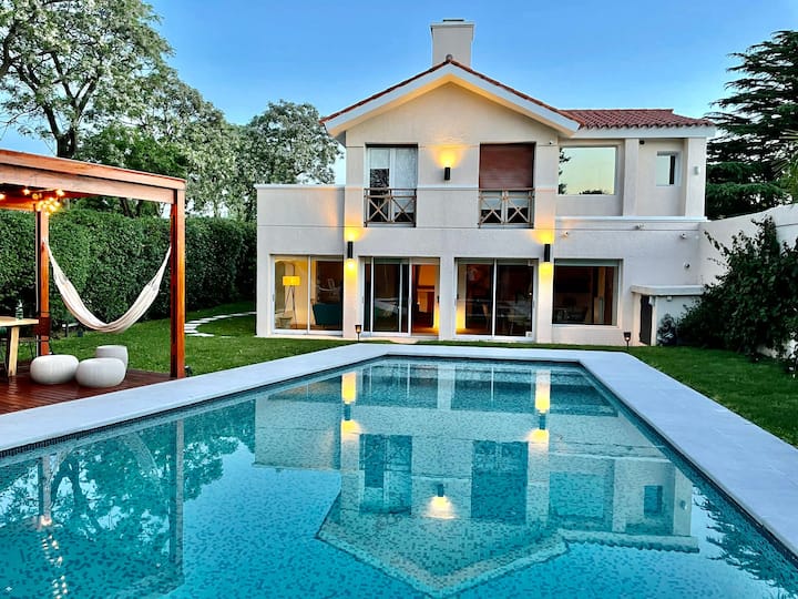 Casa De Lujo En Carrasco Sur, Espectacular! - Montevideo