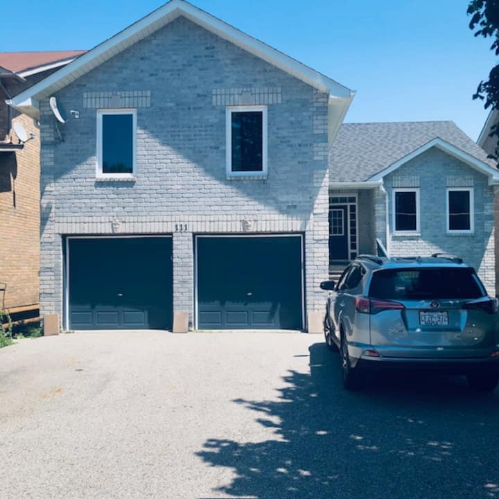 Barrie City With Amenities - 배리