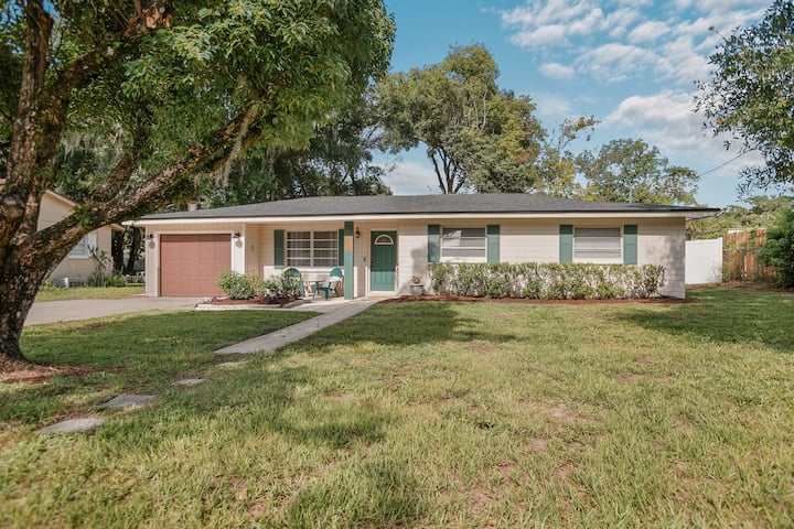 Charming Parkside Home - DeLand, FL