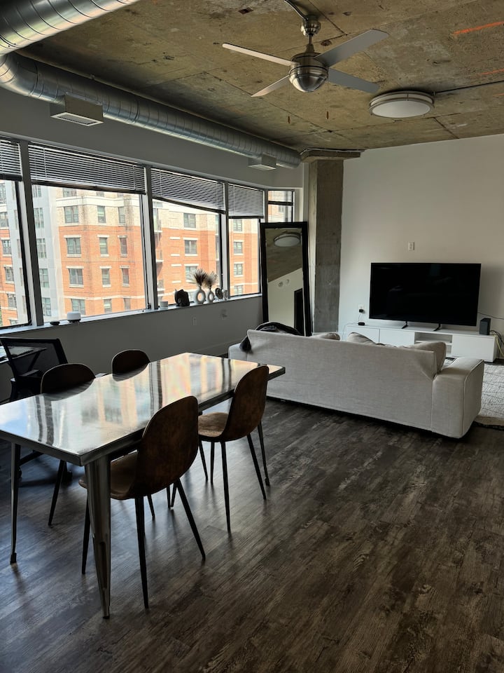 900 Square Ft. One Bedroom Loft. - Alexandria, VA