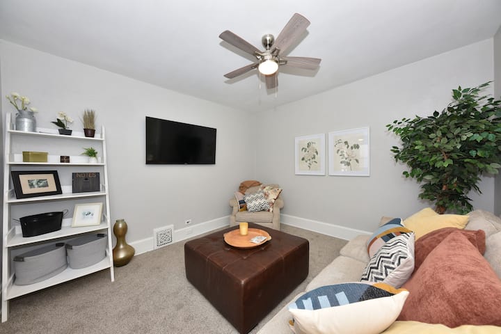 Story Hill Stunner: Modern 2 Bdr - Milwaukee