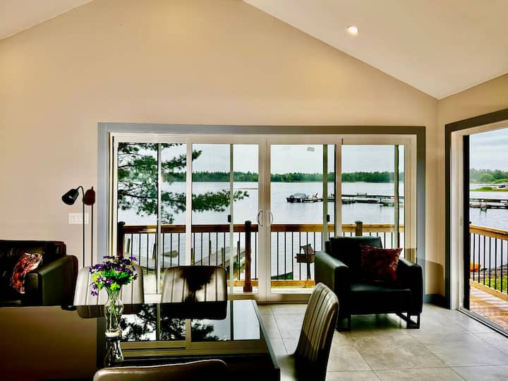 Lakefront Studio Cottage #8 - Ontario
