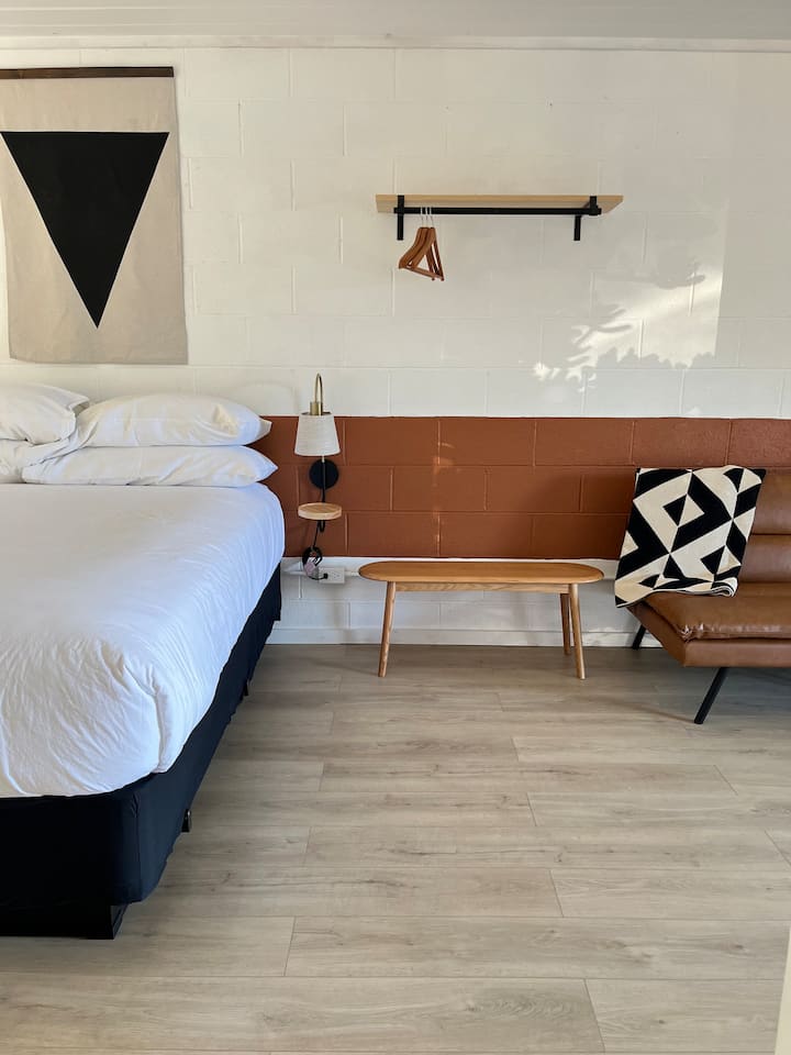 Queen Suite In Boutique Motel - Red Bluff, CA