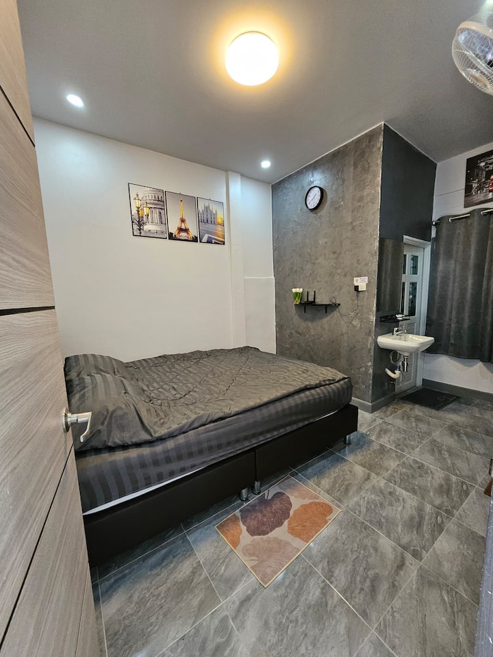 Room By พรอุดม - U Thong