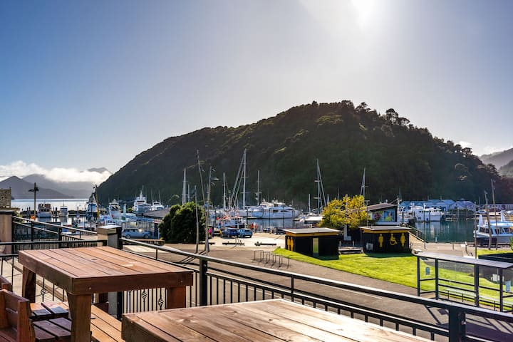 Art Deco Apartment #3 - Picton, New Zealand