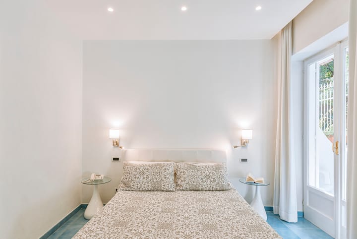 Camera Elegante Senza Barriere. - Ischia Porto