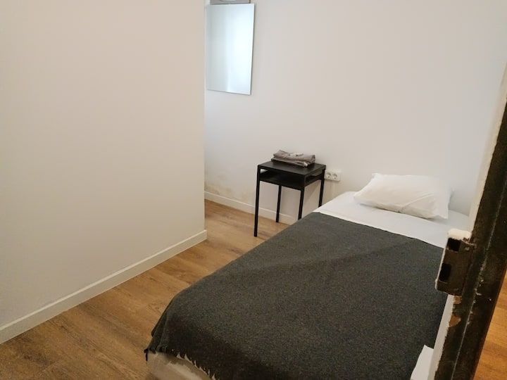 Single Economy Room - Barcelona