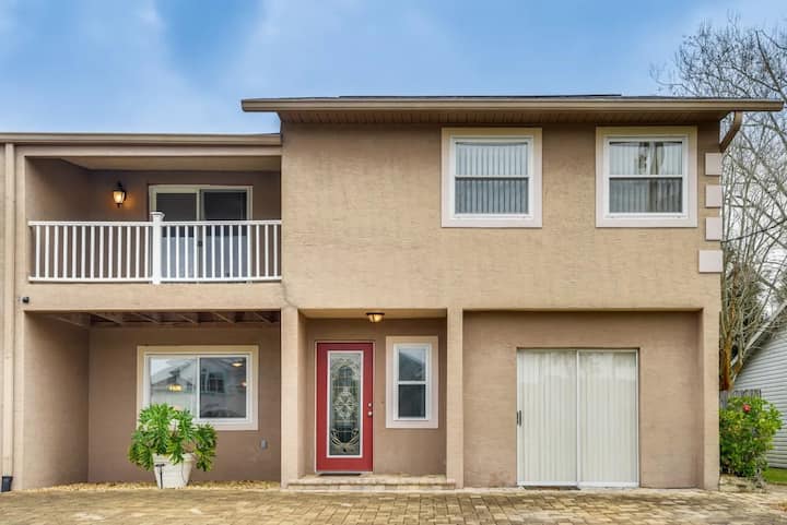 Large Palm Coast Duplex W/ Patio Unit B - Palm Coast, FL