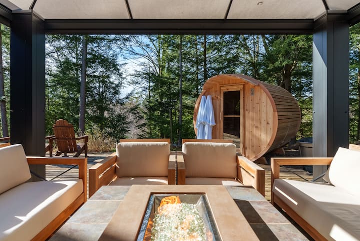 Modern Riverfront Escape W/sauna, Gym, Dock - Bracebridge