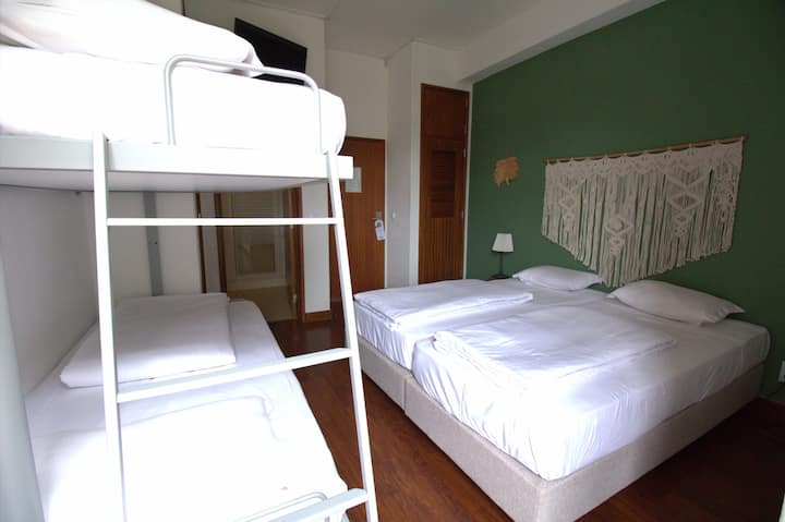 Quarto Familiar Com Varanda - Sintra