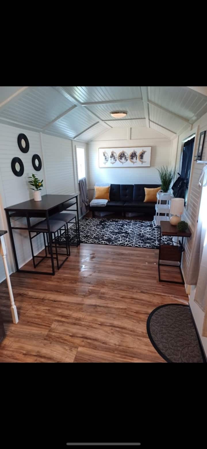 Cute Tiny Home Next To Canal - Castle Rock, WA