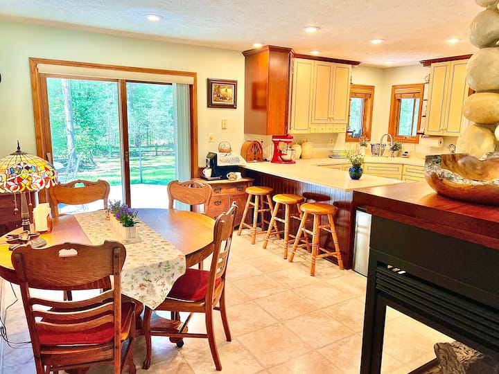 Pure Michigan Log Home On 10 Acres - Manistee, MI