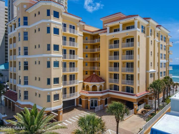 Beachfront Bliss-paradise Rental - Daytona Beach Shores, FL