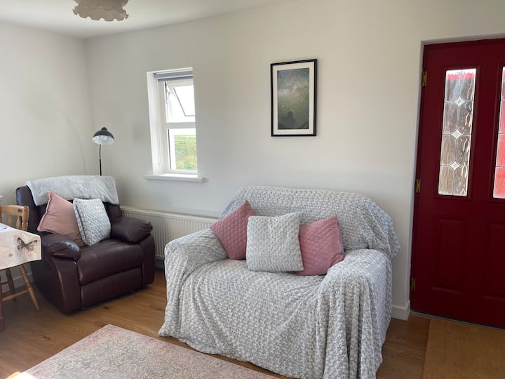 2 Bedroom Cottage, Sea Views - Pet Friendly - Achill Island