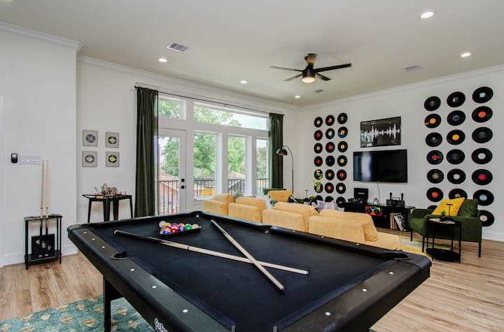 3bd|rooftop Movie|bbq|retro Theme|downtown 8mins - Houston, TX