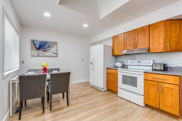 Walk To Skytrain Master Room With Private Bathroom - Burnaby