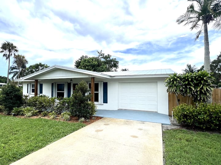 Hattie's Hideaway - Jensen Beach, FL