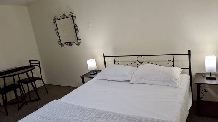 1-queen Bed Basement Suite, Downtown Yk. - Yellowknife