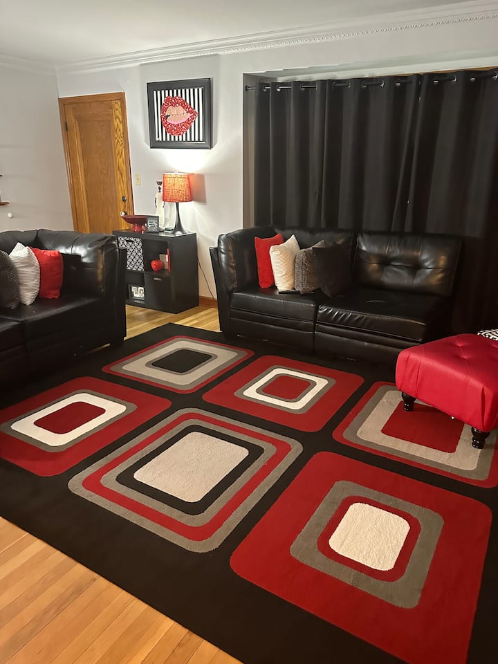 Spacious With A Lot Of Character - Milwaukee