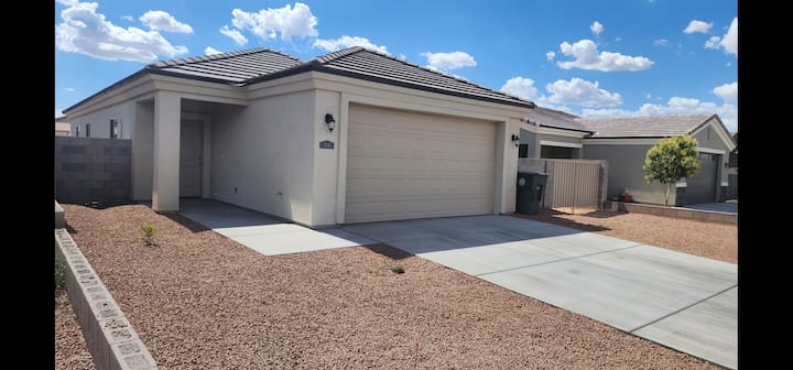 Brand New Home For Vacations. - Kingman, AZ