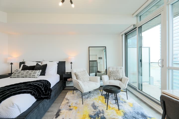 Elegant Core: Toronto Luxury - Toronto