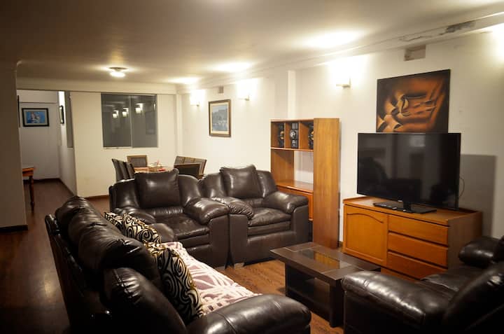 Modern Apartment In Kennedy With Views And Garage - Cusco