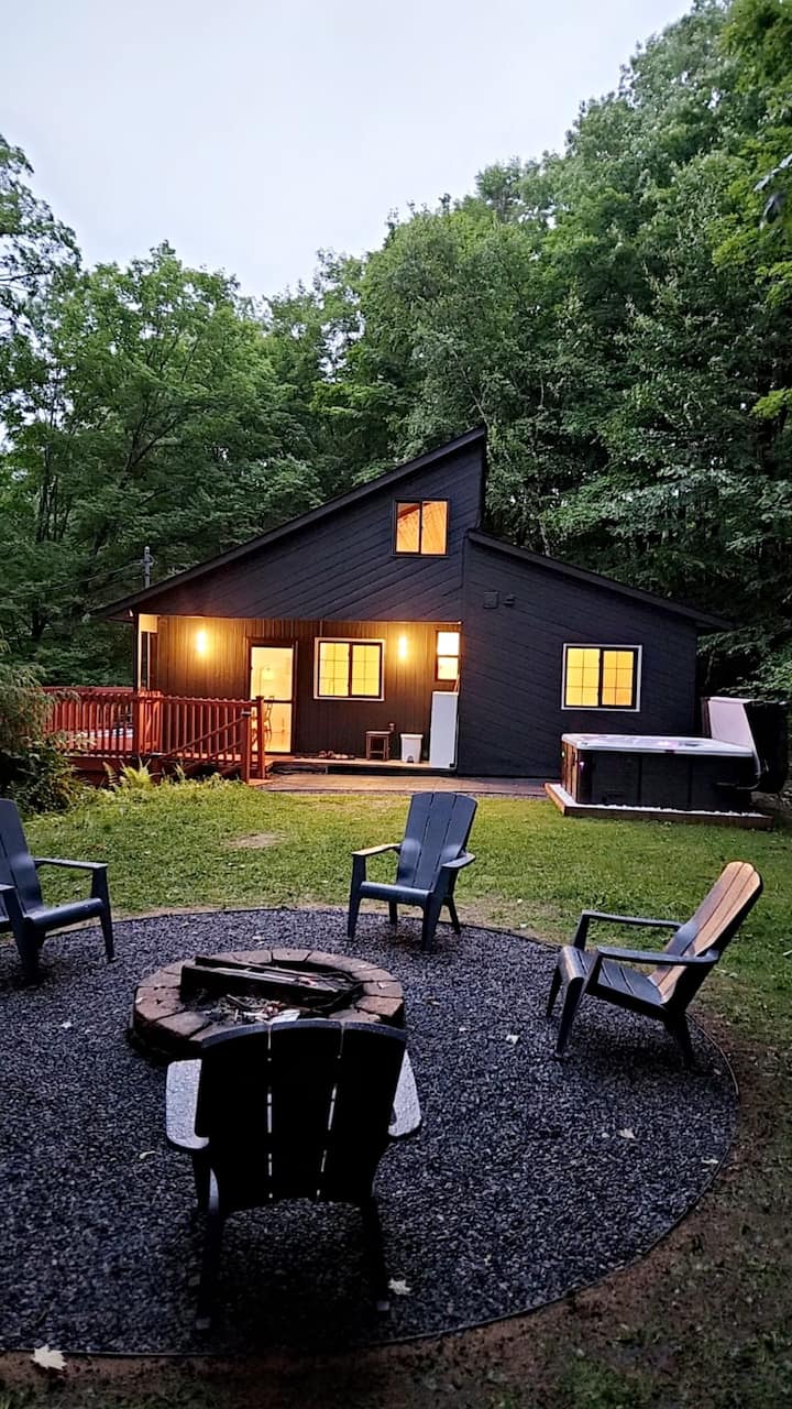 Fawn Bliss Cottage | Near Fawn Lake | +Hot Tub - Huntsville
