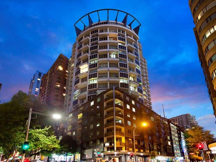 Spacious Cbd Unit Equipped For Long Stays - Sydney