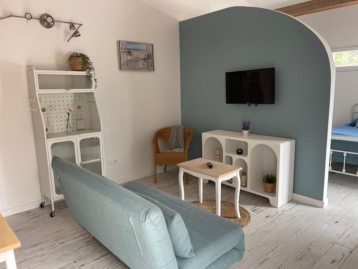 T2 Ambiance Ibiza Avec Jardin Et Jacuzzi Privés - Aéroport de Marseille Provence (MRS)