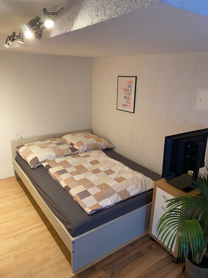 Schönes Wochenend-zimmer + Sauna (Optional) - フランクフルト