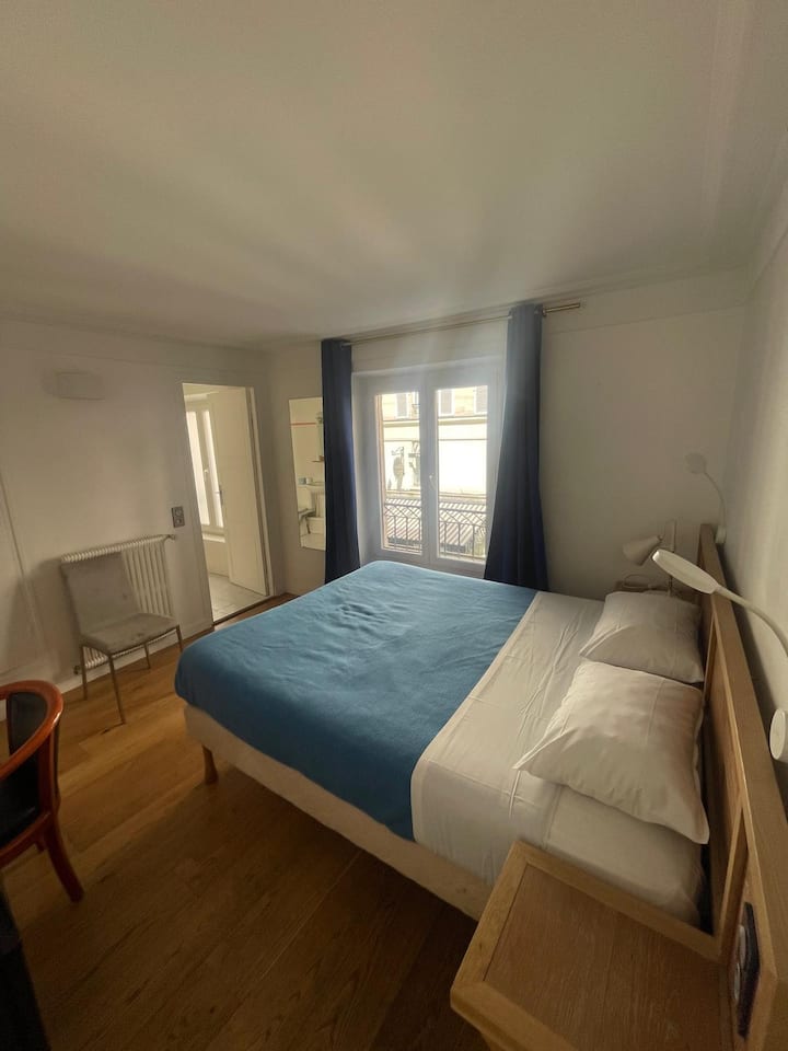 Belle Chambre Sur Rue Avec Salle De Bain Et Wc - Paris