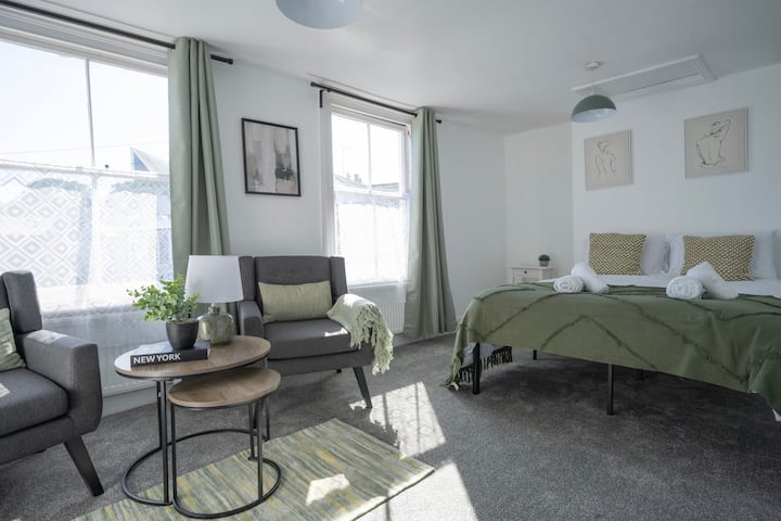 4-bedroom Central Canterbury Cottage - Sleeps 7 - Canterbury