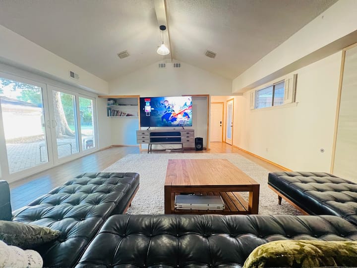 Spacious Family Gathering Spot - Stafford, TX