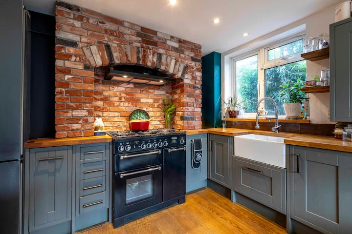 Uniquely Designed Cosy Apartment - Harrow