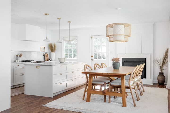 Casa Qc | Stunning, Spacious 5br Home W/ Backyard - Charlotte