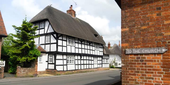 Applecott-2 Bedroom Thatched Cottage Nr Stonehenge - Wiltshire