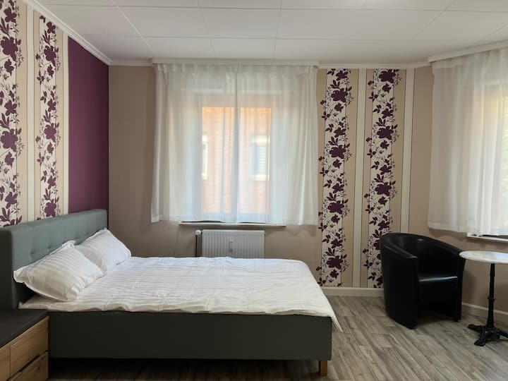 Grand Studio: Queen-bett, Tv & Lounge-ecke | Nr. 6 - Moers